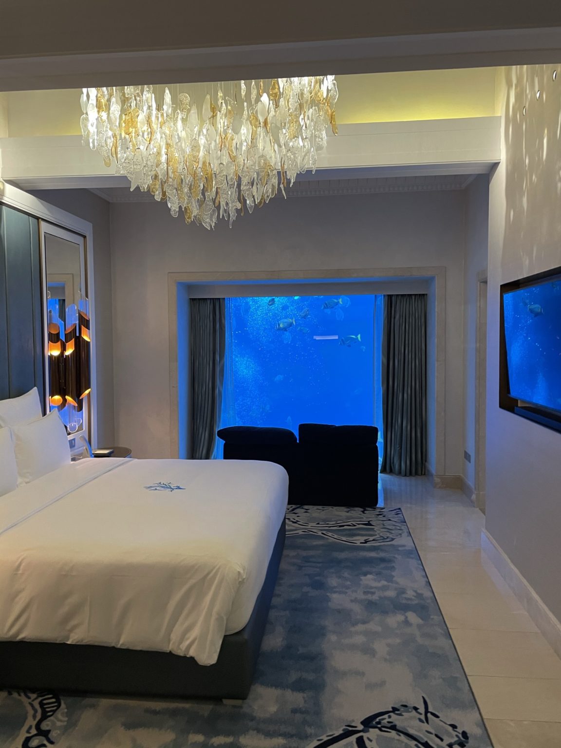 Atlantis Suite: An Underwater Experience